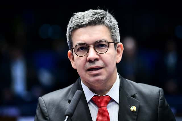 Duas boas propostas para mudanças no reajuste anual dos professores